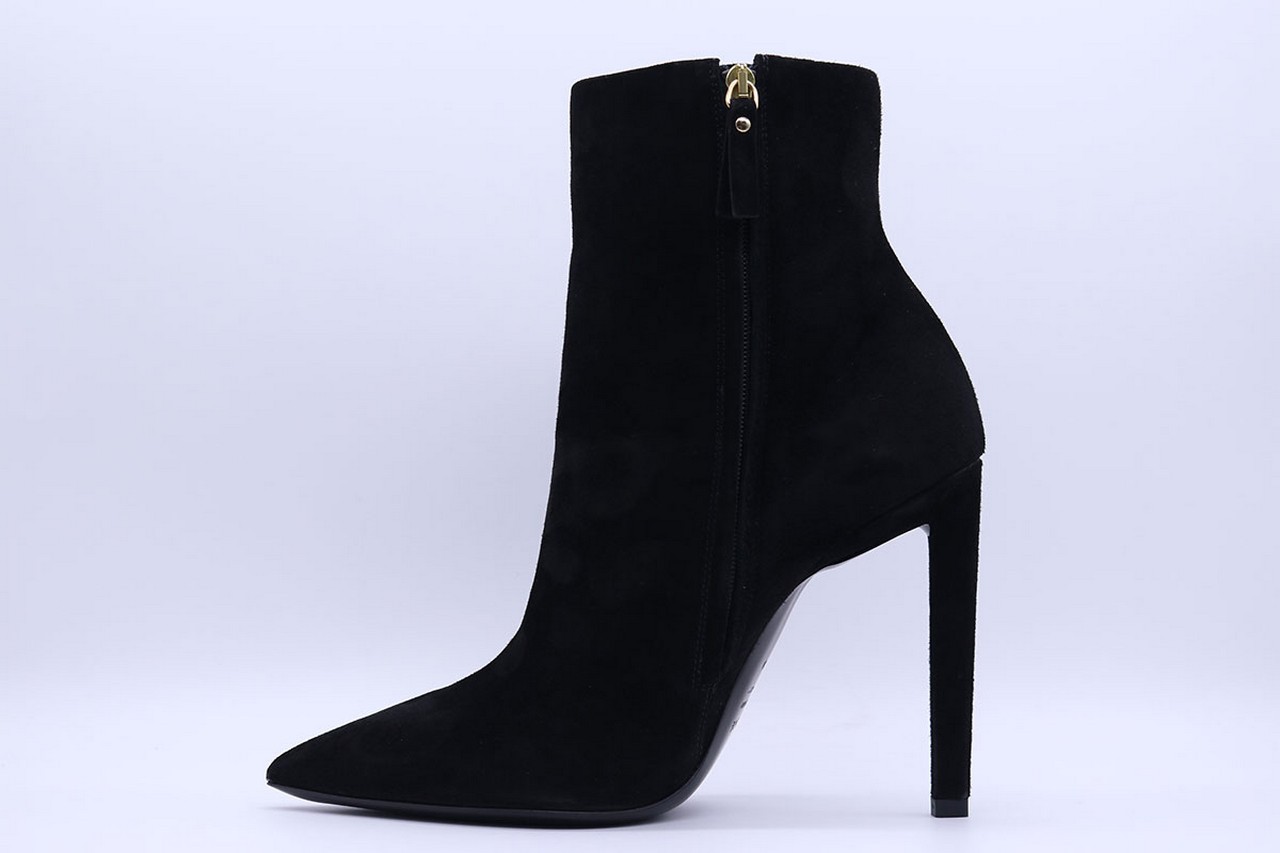 VIC MATIE' Tronchetto in camoscio con tacco a spillo - Stileo.it