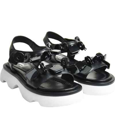 Sandali primaverili con platform Materiali sostenibili bianchi e neri ...