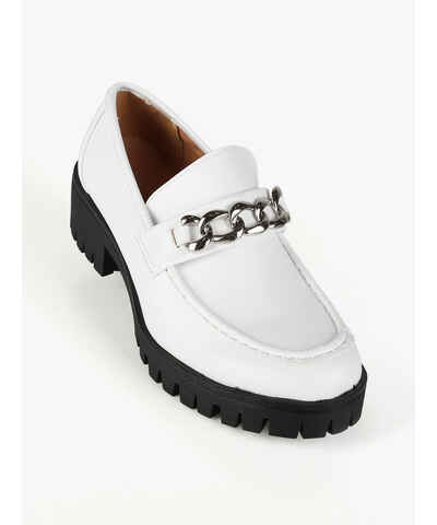 Mocassini primaverili con plateau Materiali sostenibili bianchi e neri ...