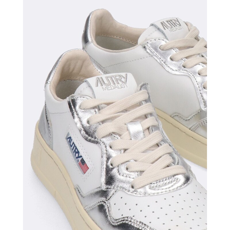 Autry Sneakers Medalist Low in Pelle Bianca e Argento - Stileo.it