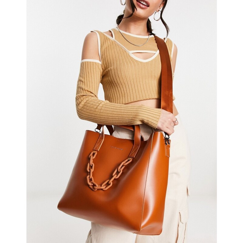 Claudia Canova - Borsa shopping color cuoio con tracolla e catena tono ...