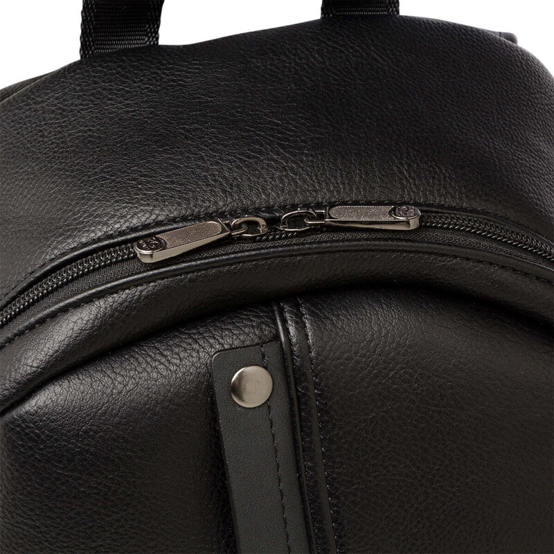 Zaino nero da uomo con logo e cerniera verticale Romeo Gigli - Stileo.it