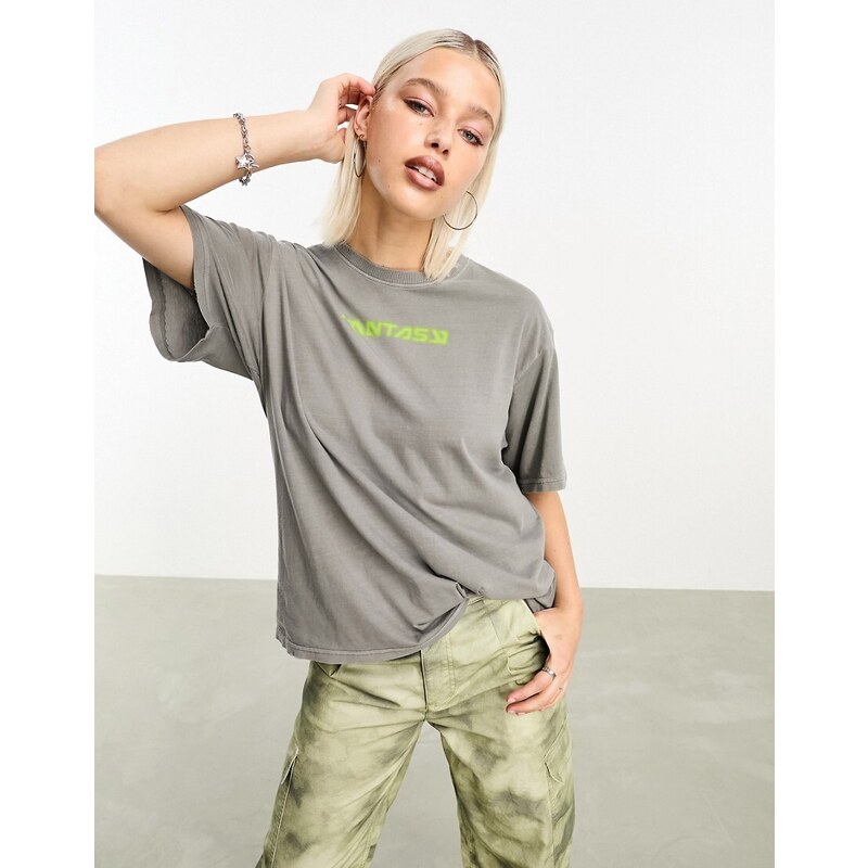 Weekday - Gen - T-shirt oversize grigia con scritta Fantasy e dettaglio ...