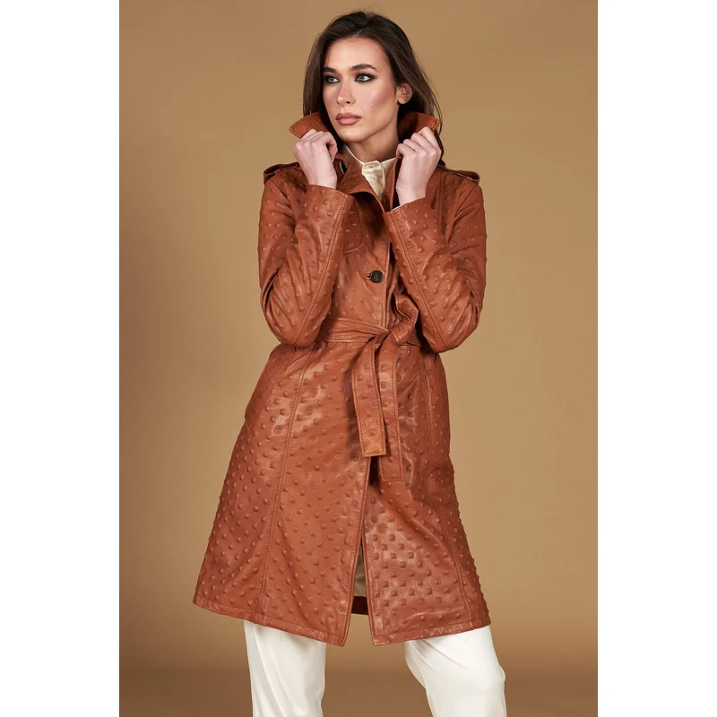 Cappotto monopetto in pelle color cuoio con cintura stampa borchia D ...